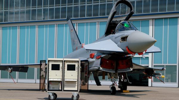 Aircraft ground support - Inverter system for aircraft mains simulation ...